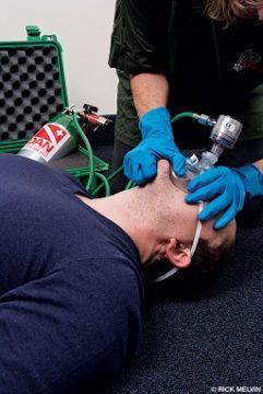 Know Your Oxygen-Delivery Masks - Divers Alert Network