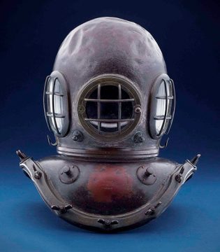 Historic Dive Helmets - Divers Alert Network